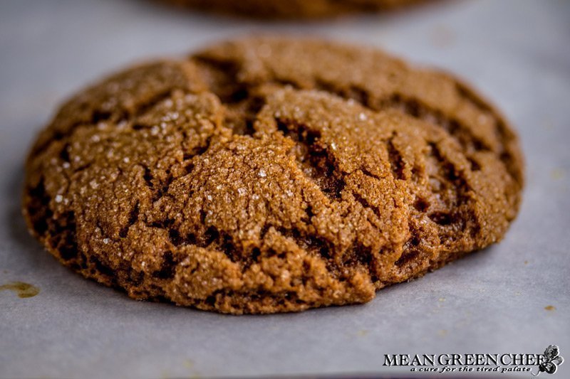 Irresistible Molasses Cookies: A Delightful Combination of Flavors